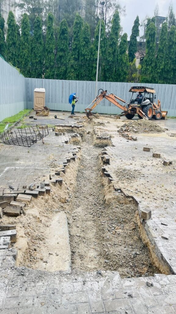 Melawat tapak cadangan membina 2 unit bangunan Open Shed, 2 unit tapak ...